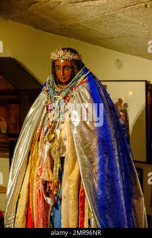 Schwarze Sara, Sara-la-Kâli, verehrte heilige Figur, Pilgerkirche Notre ...