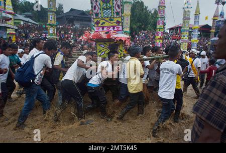 Indian Pnar or Jaintia tribesmen carry 'Rongs' or chariots and dance in ...