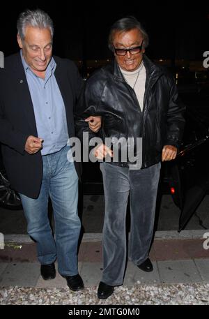 Robert Evans, Produzent von Chinatown, trägt graue Leichtathletikhosen ...