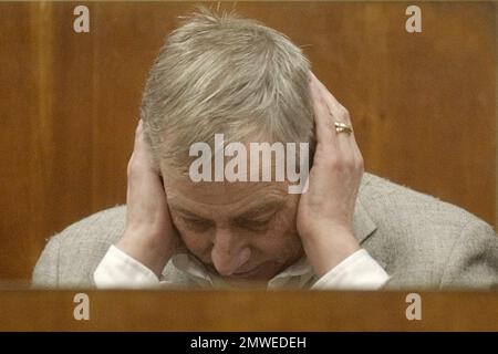 Multi-millionaire murder defendant Robert Durst demonstrates how Morris ...