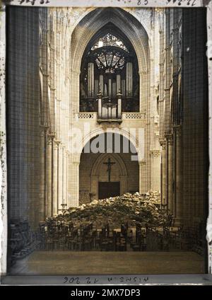 Soissons, Aisne, Frankreich aus dem Chor, das Innere des mit Schutt und ...
