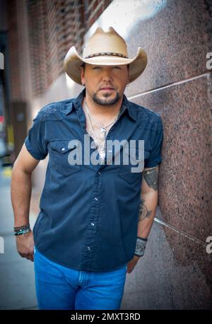Country singer Jason Aldean poses on Thursday, Jan. 9, 2014, in New ...