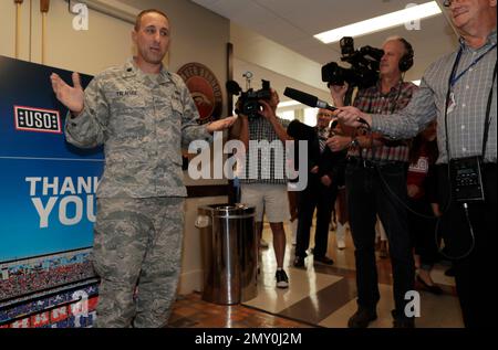 Mitglieder der 50. Air Tanken Staffel, des MacDill Air Force Base und ...