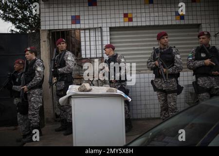 Brazil's national security force officers move inside the Vila do Joao ...