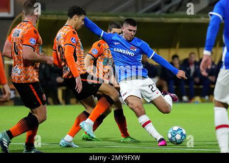 VOLENDAM, NIEDERLANDE - FEBRUAR 4: Mayckel Lahdo von AZ Alkmaar, Walid ...