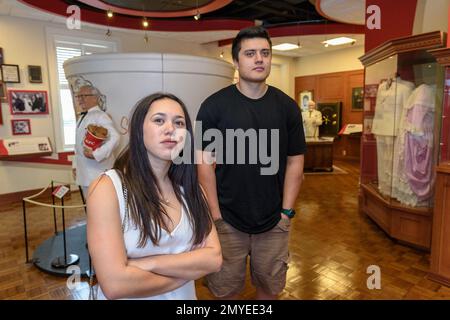 IMAGE DISTRIBUTED FOR KFC - New Zealand Newlyweds Louis and Ashleigh ...