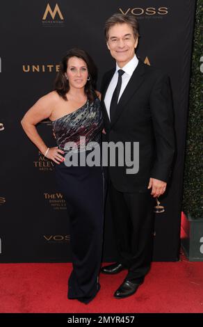 Dr. Mehmet Oz, right, and wife Lisa pose with there daughters Daphne Oz ...