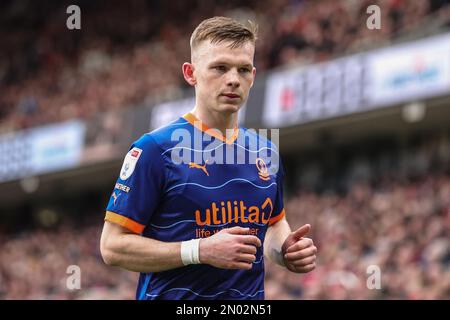 Andy Lyons #24 von Blackpool während des Sky Bet Championship Spiels ...