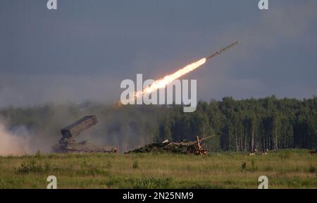 Russian TOS-1A Solntsepyok (Sunheat) heavy flame throwing launcher's ...