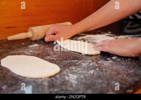 Schwäbische Küche, Zubereitung Hohenloher Blootz, Blooz, salzige Hefe ...