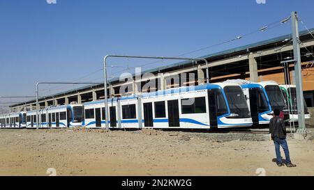 Addis Abeba Light Rail Transit und Blick auf den Meskel Square, Addis Ababa, Äthiopien ...