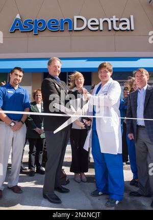 IMAGE DISTRIBUTED FOR ASPEN DENTAL - Owatonna Mayor Tom Kuntz , left ...