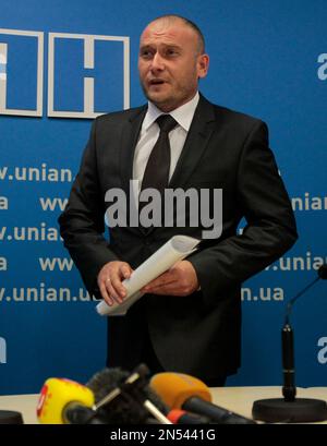 The leader of ultranationalist group Right Sector, Dmytro Yarosh, talks ...