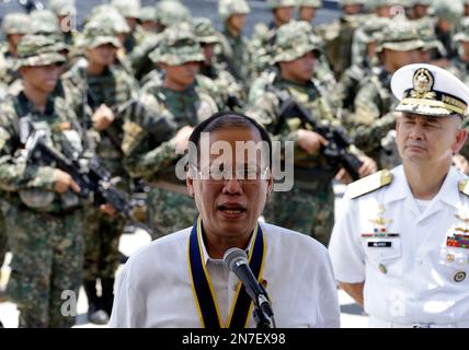 Philippine Navy Chief Vice-Admiral Ferdinand Golez, second from right ...