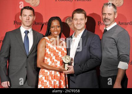 "Southland" cast members, from left, Shawn Hatosy, Regina King, Ben ...