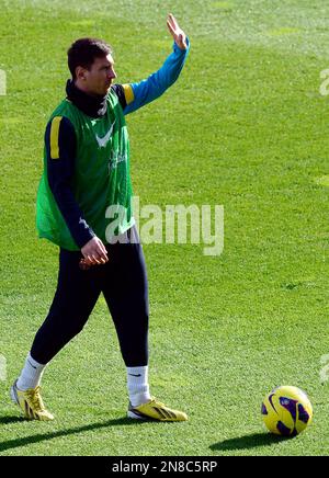 FC Barcelona's Lionel Messi waves to the crowd prior of the Joan Gamper ...