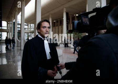 Philippe Ohayon, the lawyer of German doctor Dieter Krombach, right ...