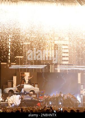 Sam Smith und Kim Petras treten während der Brit Awards 2023 in der O2 ...