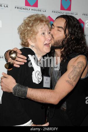 Peggy Albrecht und Russell Brand bei der Friendly House LA Annual ...