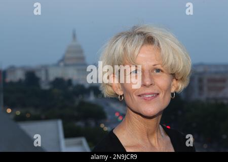 (L to R) Legendary UCLA softball player and coach Sue Enquist, Laura ...