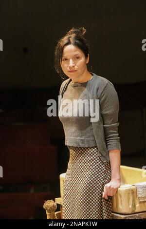 Andrea Corr (Chris) in DANCING AT LUGHNASA von Brian Friel im Old Vic ...