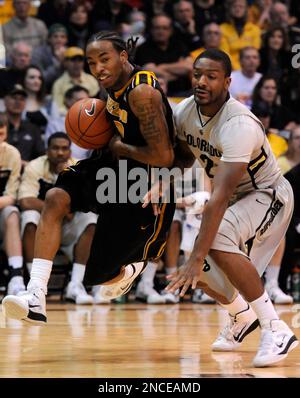 Missouri guard Marcus Denmon (12) drivesto the basket as Oregon's Jay-R ...