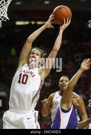 Oklahoma forward Carlee Roethlisberger, left, greets teammate Whitney ...