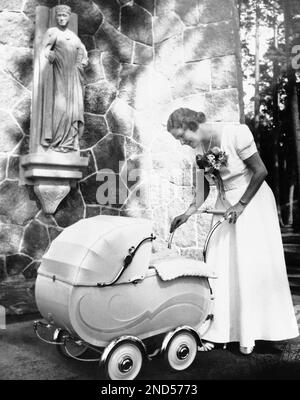 Emmy Göring mit Tochter Edda Stockfotografie - Alamy