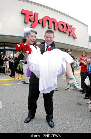 Self-proclaimed "Maxxinista" Bride Lisa Satayut walks down the shoe ...