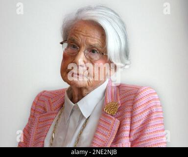 ARCHIV - Elisabeth Noelle-Neumann, aufgenommen am 3. August 2005 ...