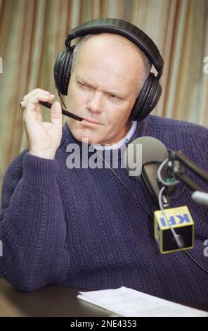 Los Angeles police Sgt. Stacey Koon reviews the report he is accused of ...