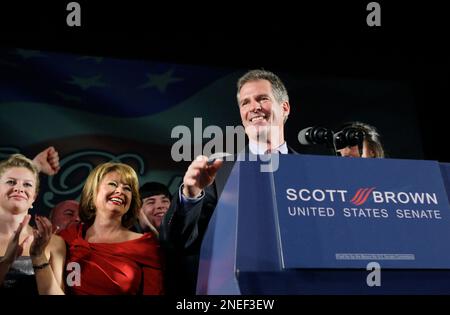 U.S. Senator-elect Scott Brown waves with his wife, Gail Huff, center ...