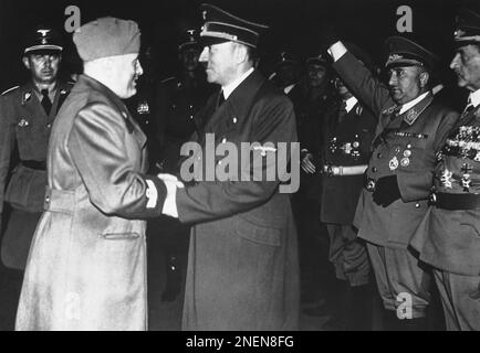 Das Treffen des italienischen Diktators Benito Mussolini mit dem ...