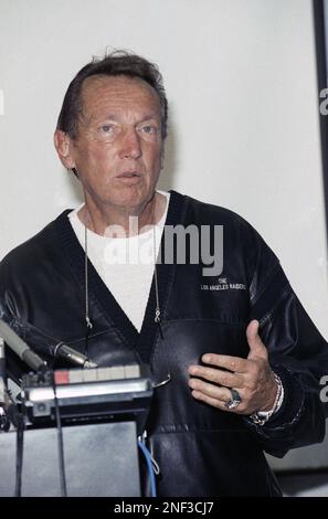 Los Angeles Raiders’ managing general partner Al Davis walks past an ...