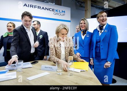 PARIS: Steven Zaat, CFO Air France-KLM und Marjan Rintel, CEO KLM, bei ...