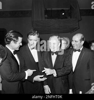 Der ehemalige Vizepräsident Hubert Humphrey und Senator Edmund Muskie ...
