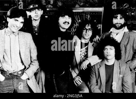 Toto (L-R): David Paich, Mike Porcaro, Jean-Michel Byron, Jeff Porcaro, Steve Lukather am 14.09. ...