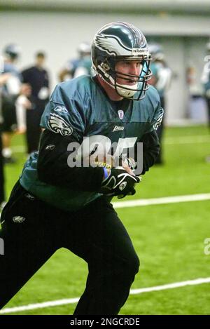 Philadelphia Eagles tight end Jeff Thomason (85), center Hank Fraley ...