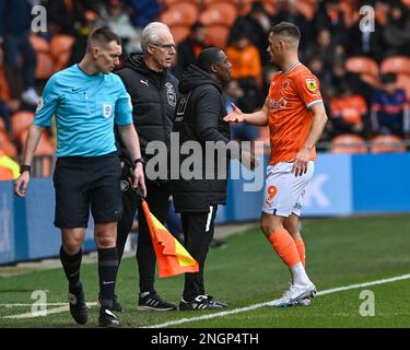 Mick McCarthy, Manager von Blackpool, spricht mit Sky Sports während ...