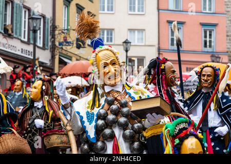 Historische Narren Springen in Rottweil, am Höhepunkt des schwäbisch ...