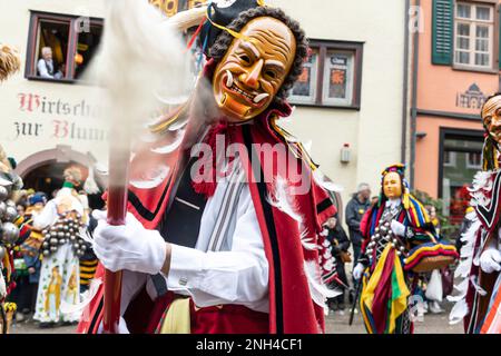 Historischer Narrensprung in Rottweil, am Höhepunkt des schwäbisch ...