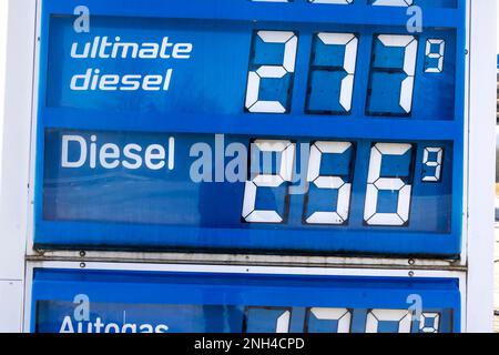 Kraftstoff ist während der Energiekrise teuer geworden, Diesel kostet 2 ...