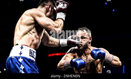 Boxen, Felix Sturm GER (blaue Hose) vs Suekrue Altay TUR (schwarze Hose ...