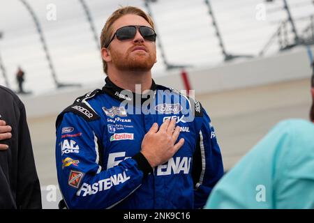 DOVER, DE - MAY 01: The pit crew of Ross Chastain (#1 TrackHouse Racing ...
