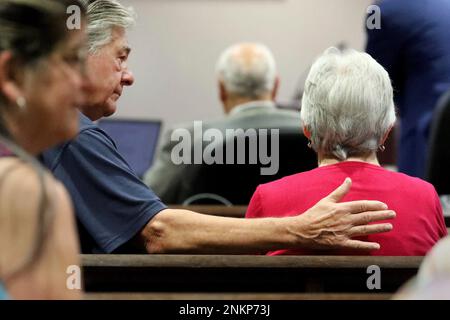 Vivian Reeves attends the second-degree murder trial of her husband ...