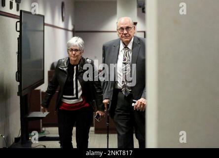 Former Tampa Police captain Curtis Reeves, Jr., center, listens to ...