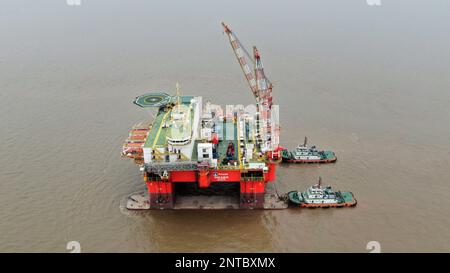 Tugboats move a semi-submersible platform of accommodations built by a ...