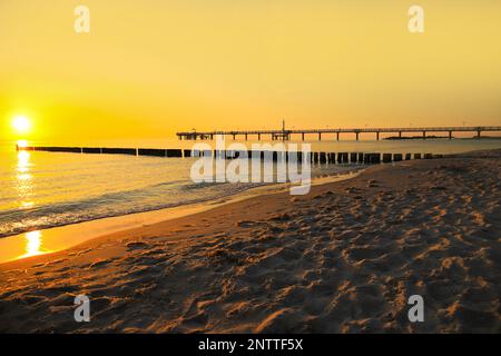 Sonnenuntergang in Wustrow auf der Halbinsel Fischland-Darss-Zingst ...