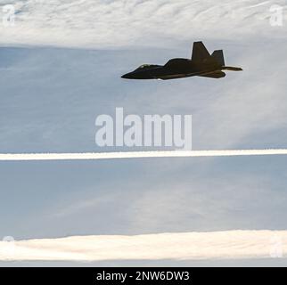 USA Air Force Captain Samuel „Razz“ Larson, F-22 Raptor ...