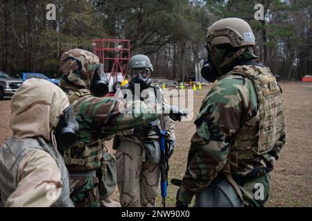 Flugzeuge, die der 628. Einheit für Bauingenieure (CES) zugeteilt ...